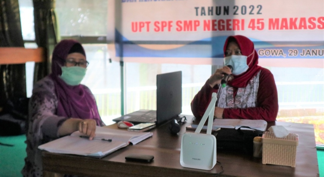 Rapat Penyusunan RKT dan RKAS untuk Alokasikan Dana Bos Tahun 2022 di UPT SPF SMPN 45 Makassar ...