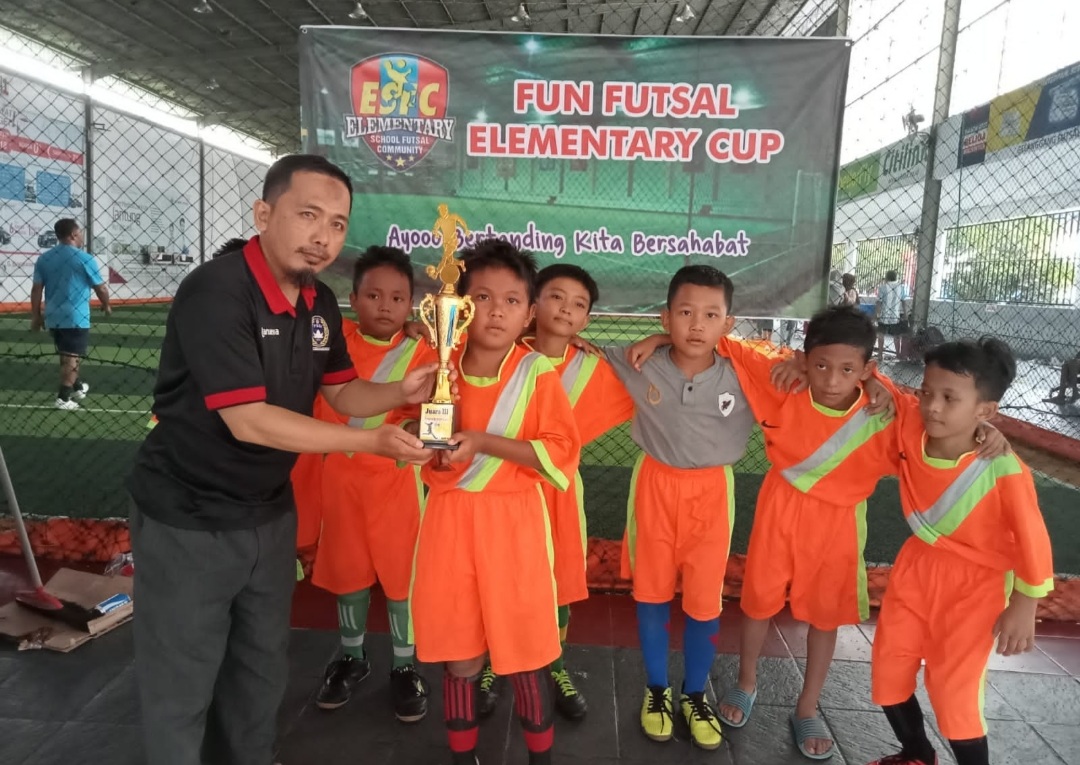 UPT SPF SDN Mongisid III Raih Juara III Pada Fun Futsal Elementary Cup ...