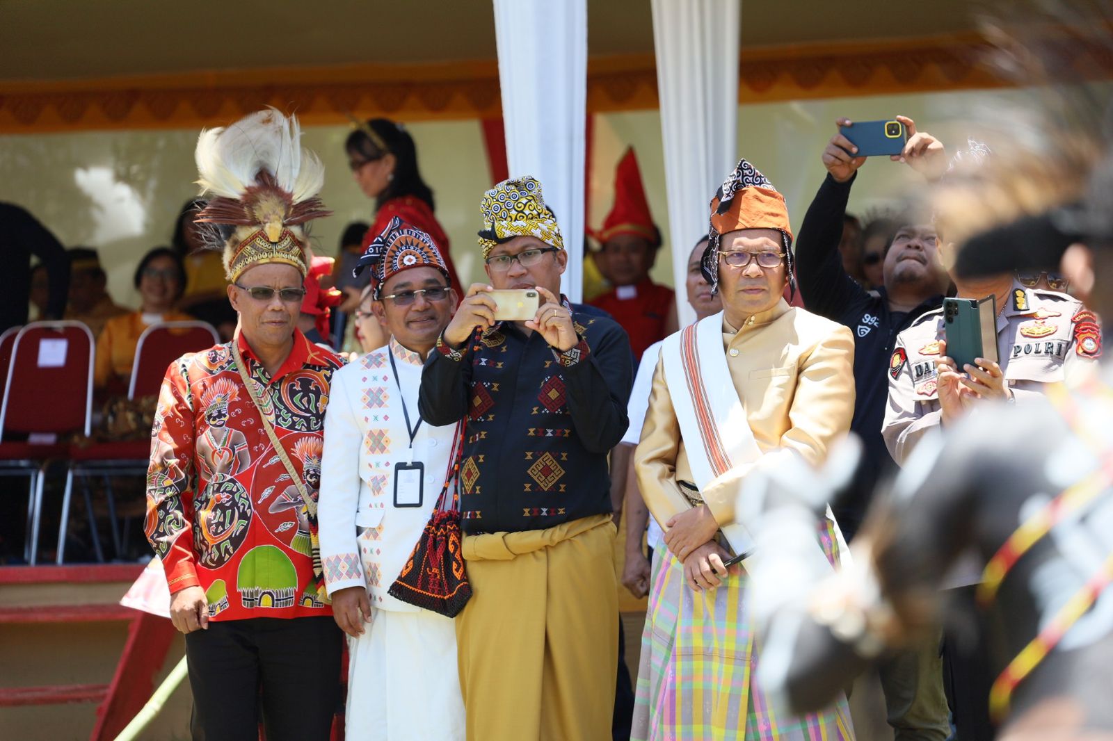 Danny Pomanto Berbaur dengan Masyarakat Toraja Nikmati Parade 110 Tahun ...