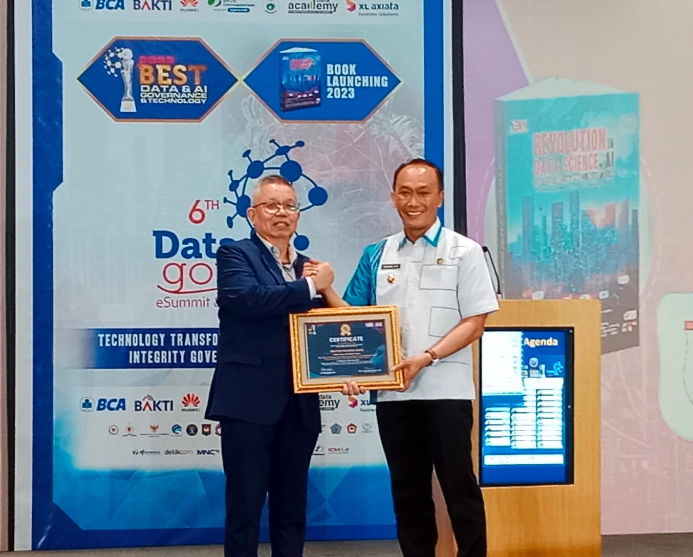 Dorong SDM dan SDA Menuju Era Digitalisasi, Pemprov Raih Penghargaan ...