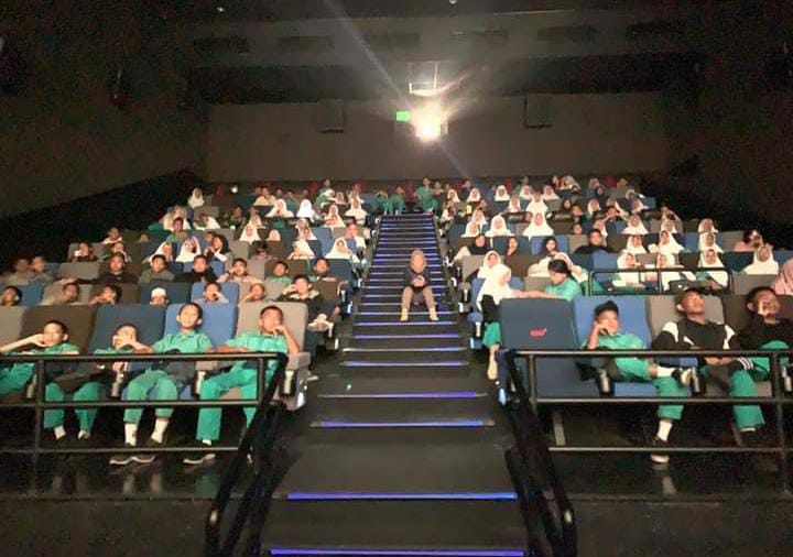 UPT SPF SMPN 52 Makassar Nobar Film "Pulang Tak Harus Rumah" di CGV Mall Panakkukang - BN Nasional