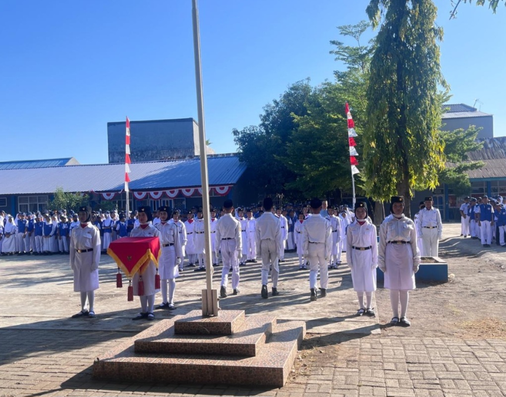 Peringati HUT RI ke-79, UPT SPF SMPN 24 Makassar Gelar Upacara Bendera - BN Nasional