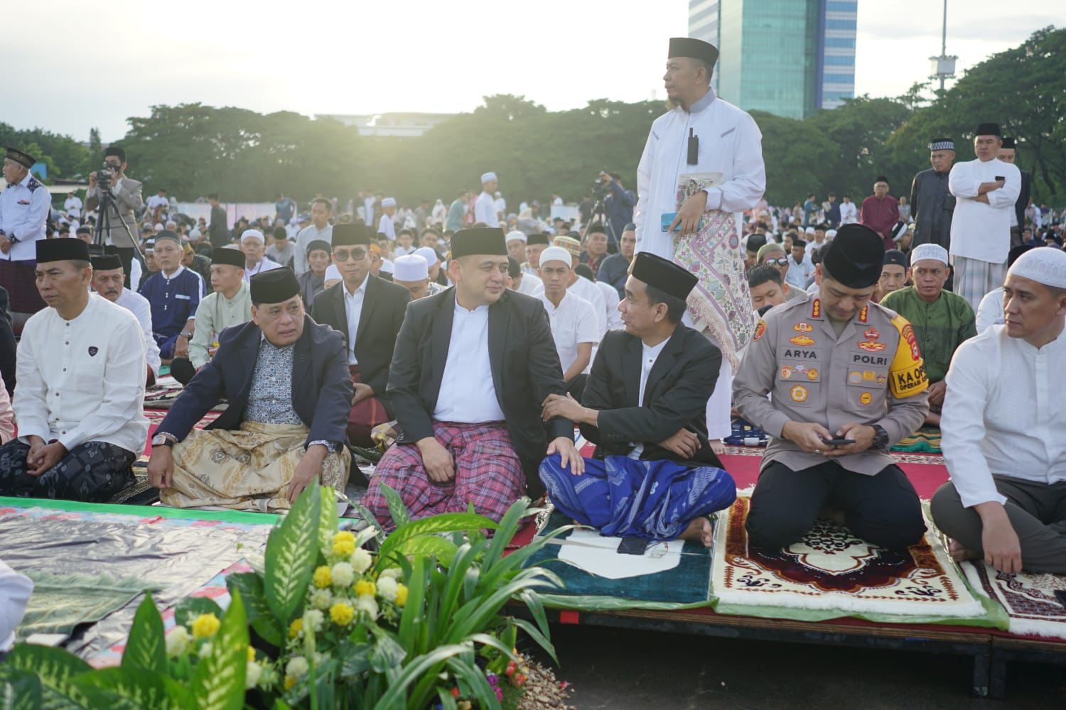 Ribuan Jamaah Shalat Idul Fitri di Lapangan Karebosi, Wali Kota ...