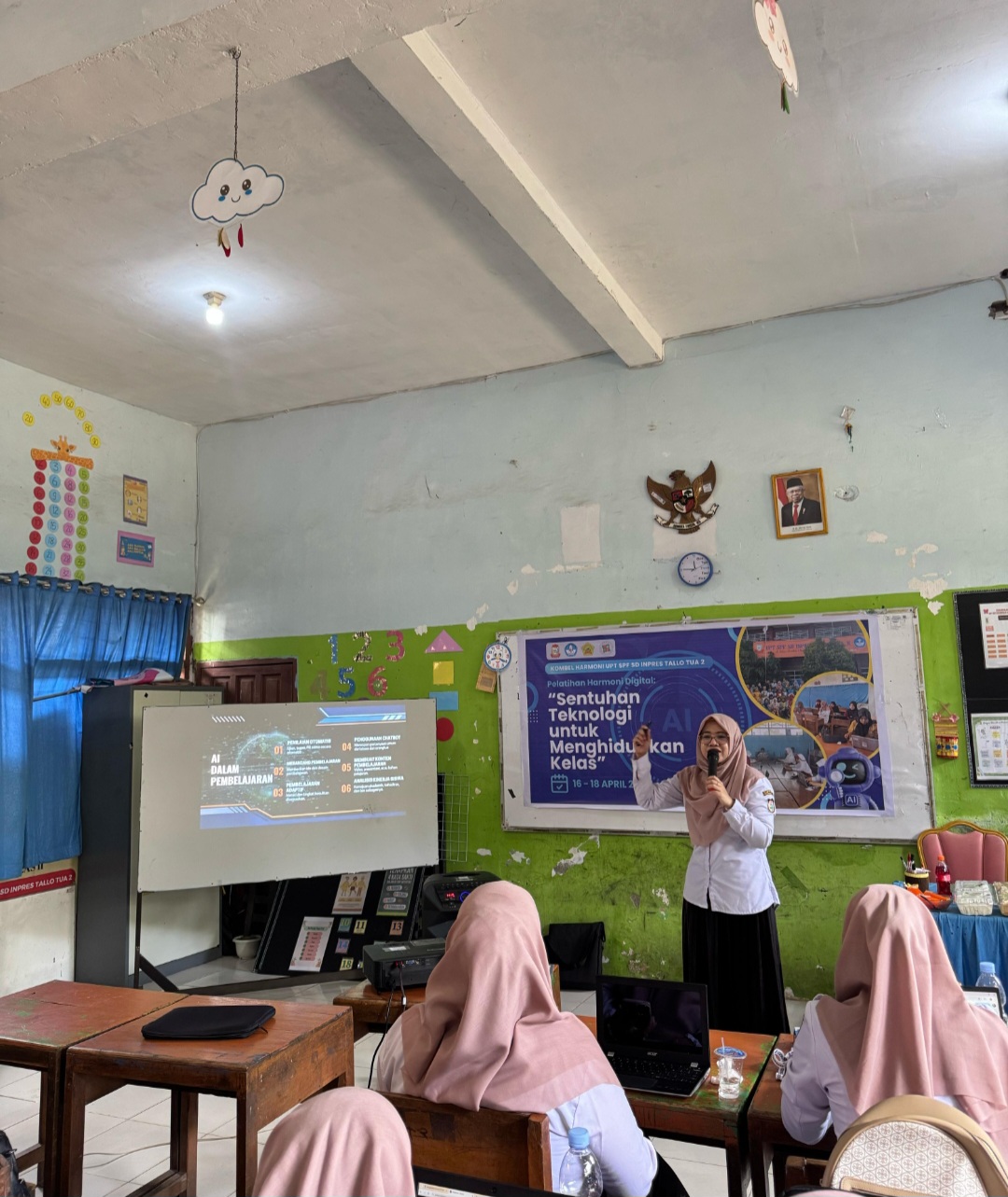 Kolaborasi dan Teknologi: UPT SPF SDI Tallo Tua 2 Makassar Cetak Guru ...